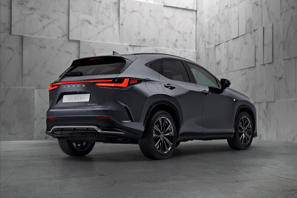 Nuovo Lexus NX arriva in plug-in ibrido il lussuoso SUV compatto