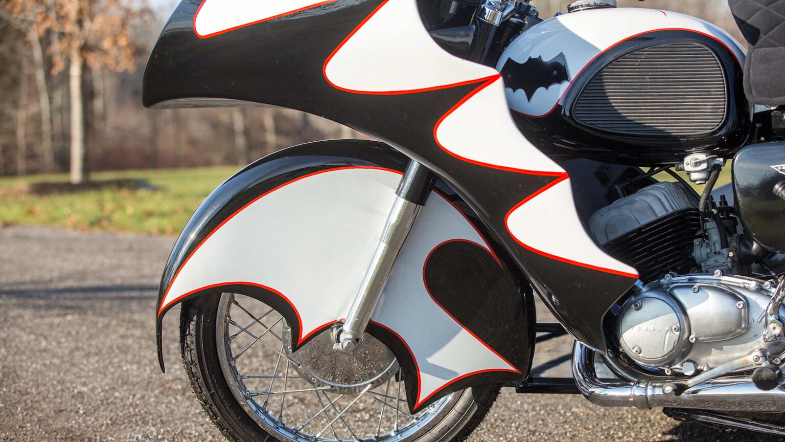 Batcycle: lo storico veicolo di Batman torna con una replica quasi perfetta