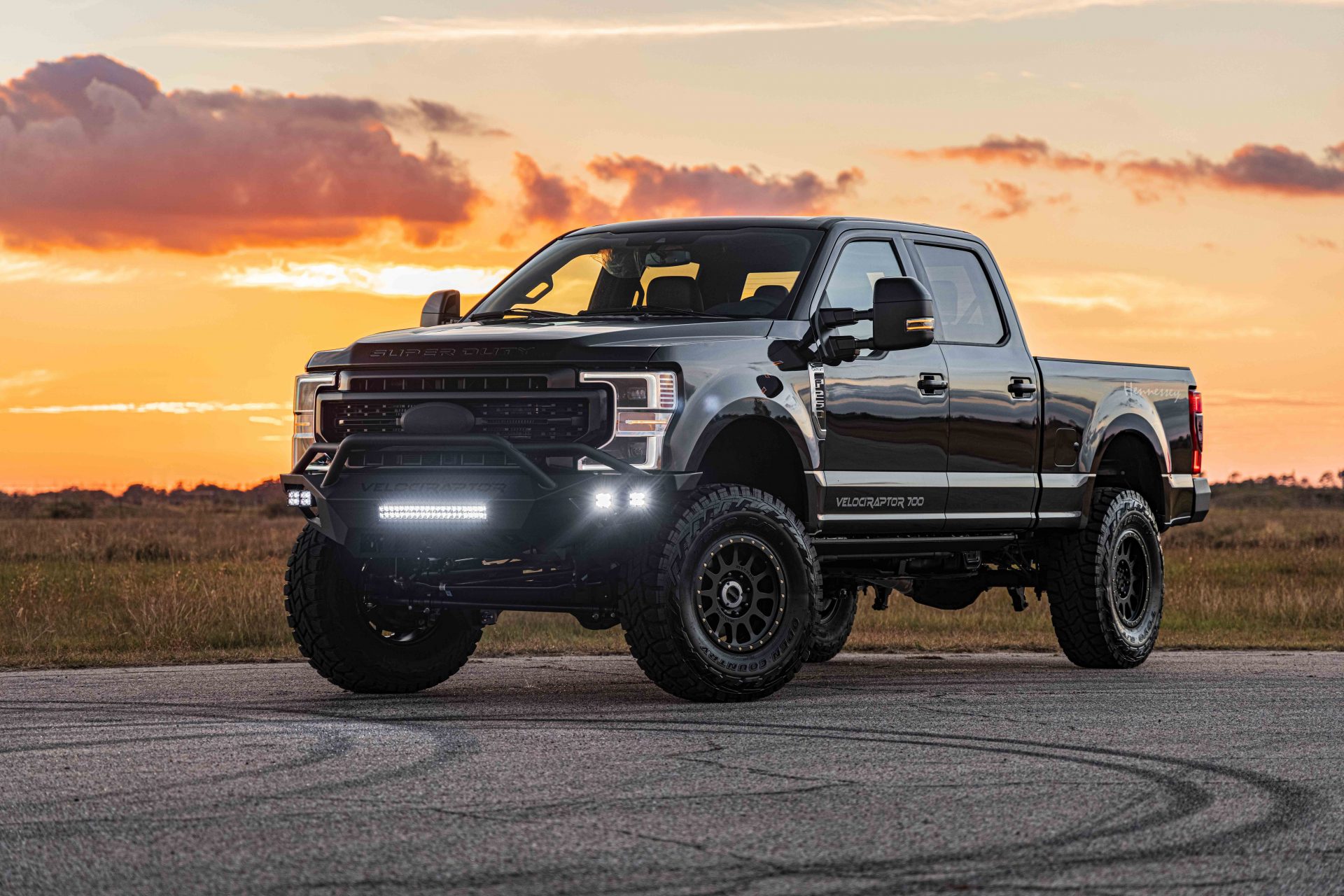 Hennessey presenta i nuovi aggiornamenti per Ford F- 250 Velociraptor 700