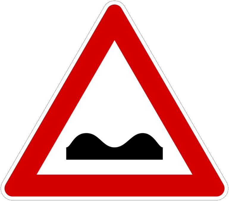 Segnali di pericolo stradali: quali sono e spiegazione