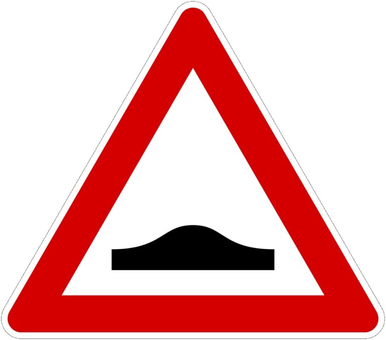 Segnali di pericolo stradali: quali sono e spiegazione