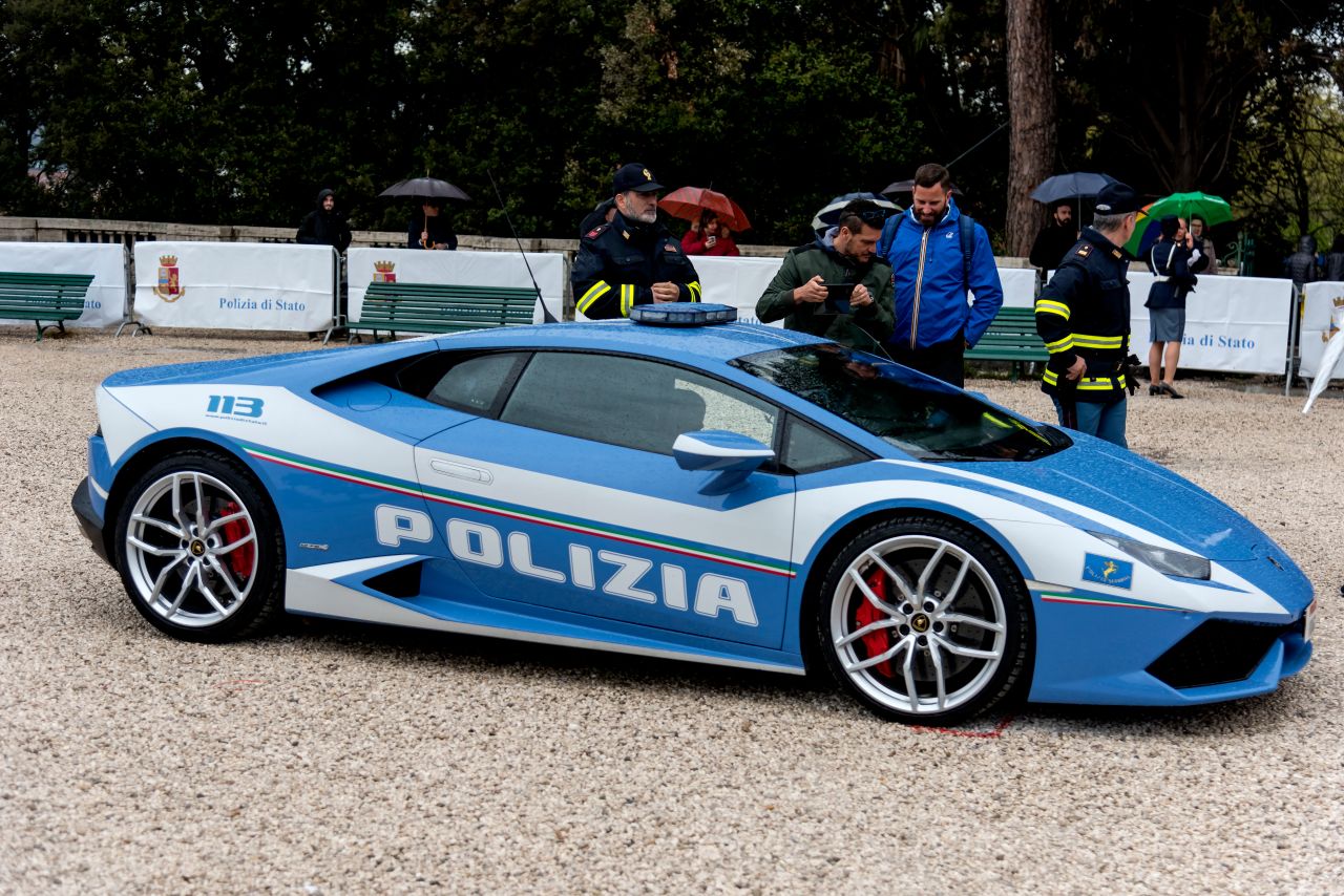 Cinque supercar al servizio delle forze di polizia