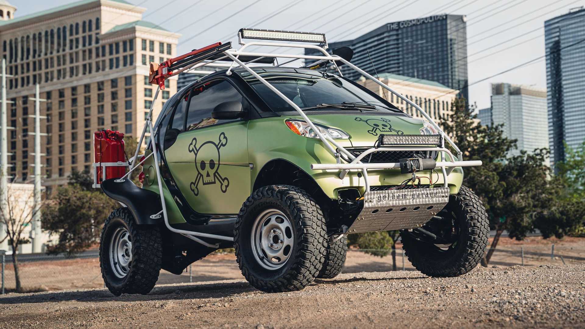 Una smart fortwo in versione Monster Truck è in vendita