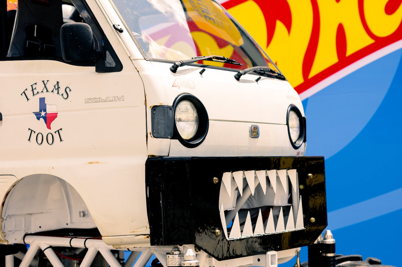 Texas Toot è il minivan che voleva essere un monster truck