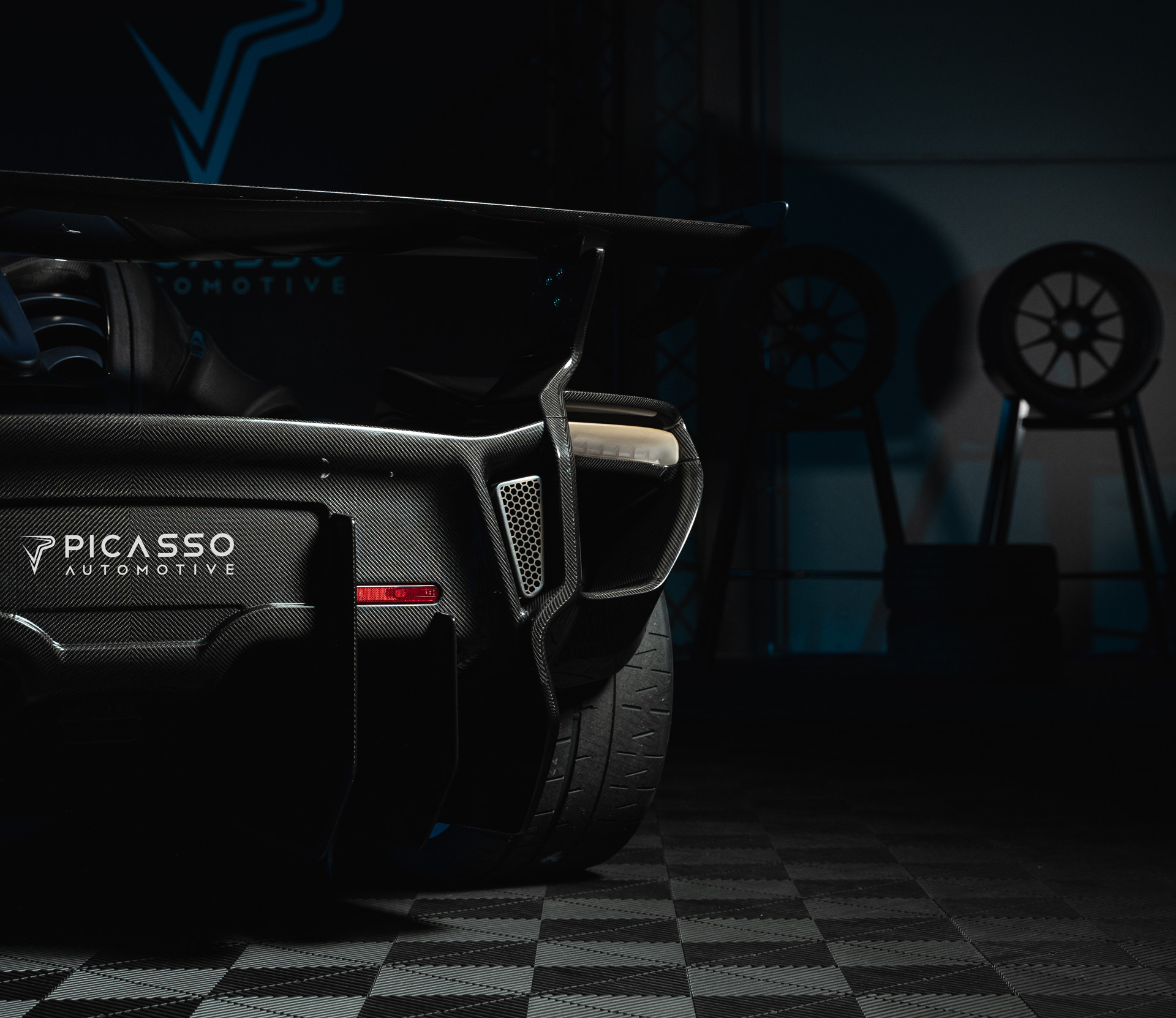 Picasso svela la sua prima supercar 660 LMS