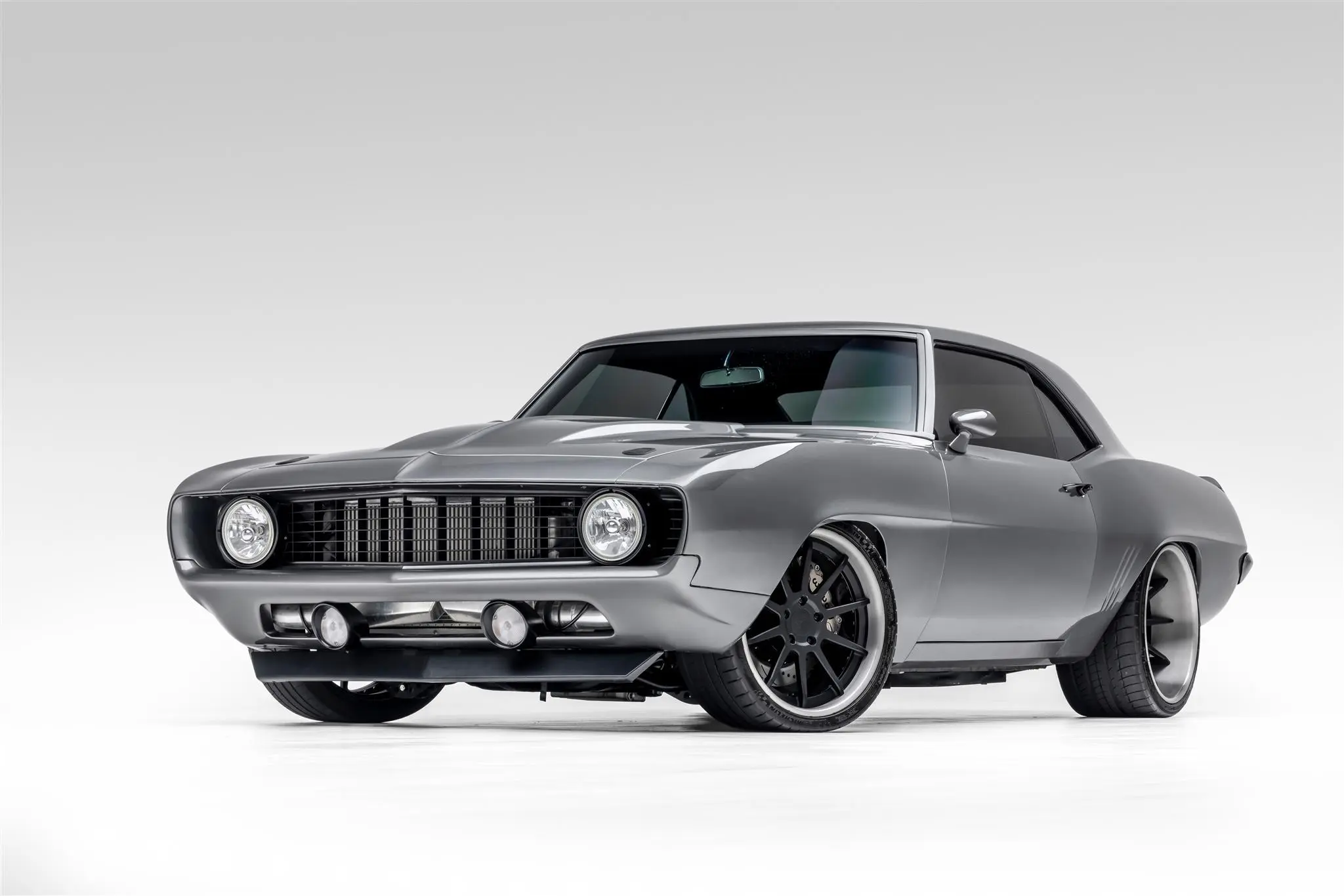 Il restomod della Chevrolet Camaro all’asta su Bring a Trailer