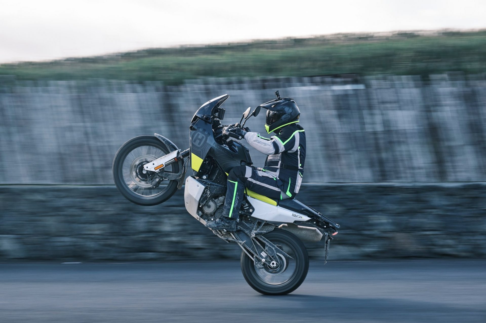 Husqvarna Norden 901 opinioni e recensioni degli esperti