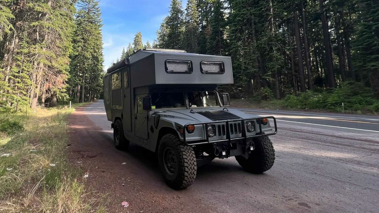 Il Patton di Wolf Rigs è un camper overland su base Hummer H1