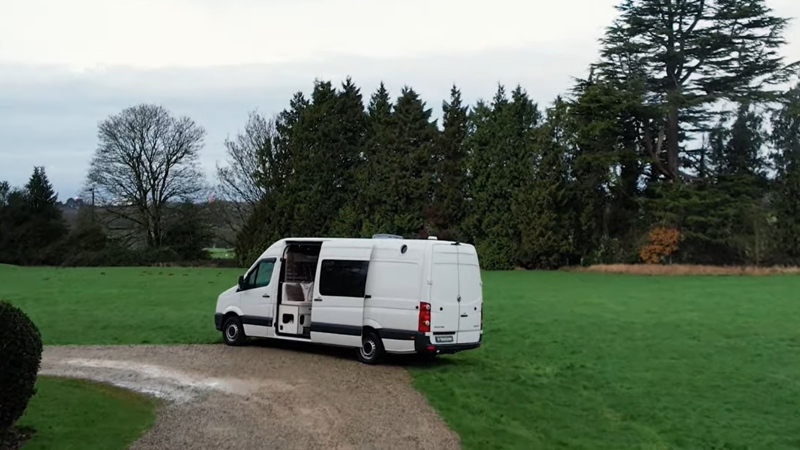 Hazel di Van Life Builds miscela praticità e design