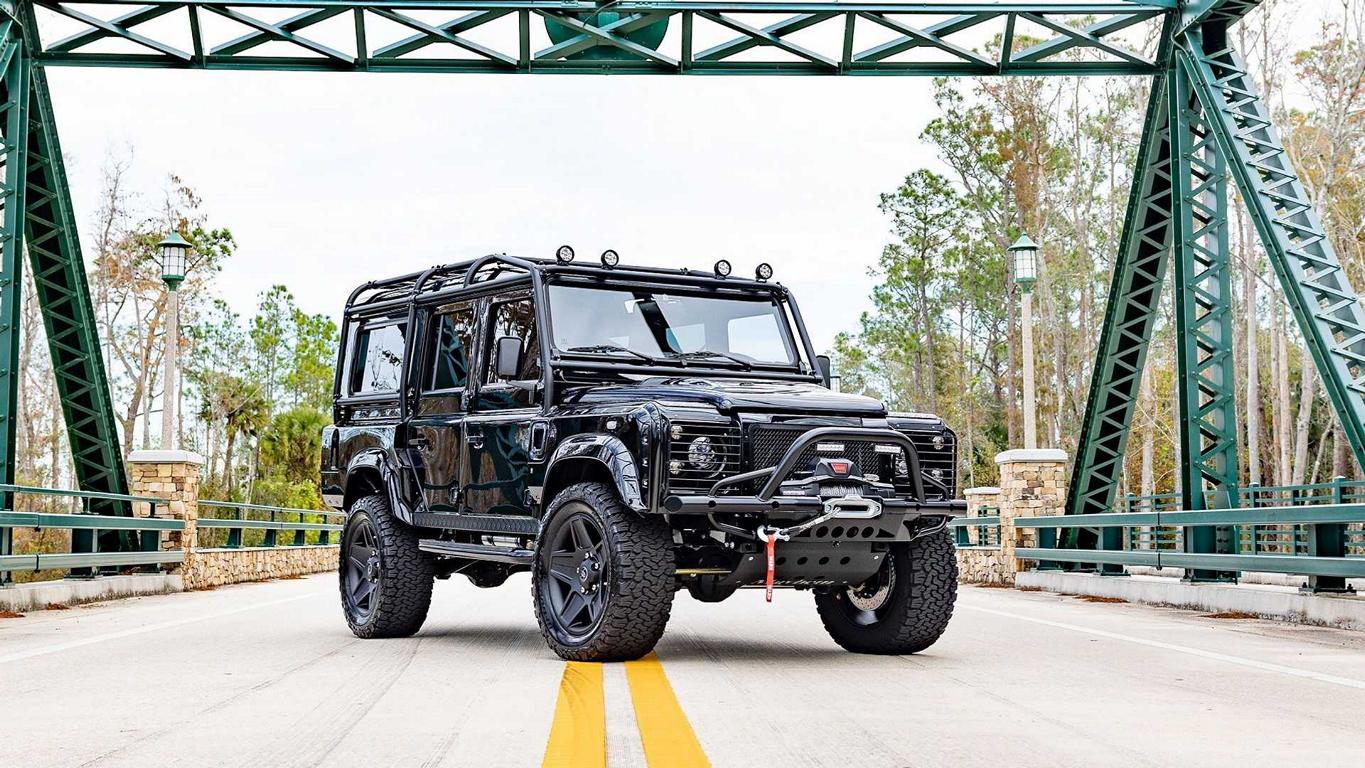 E.C.D. Automotive presenta un nuovo restomod su Land Rover Defender