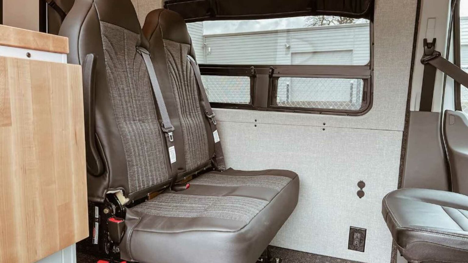 Grit Overland sviluppa un nuovo camper su base Ford Transit 4x4