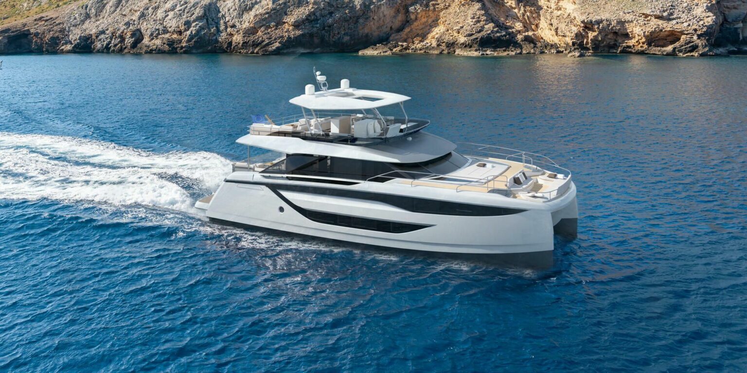 L'M8 è il nuovo catamarano da 20 metri di Prestige Yachts