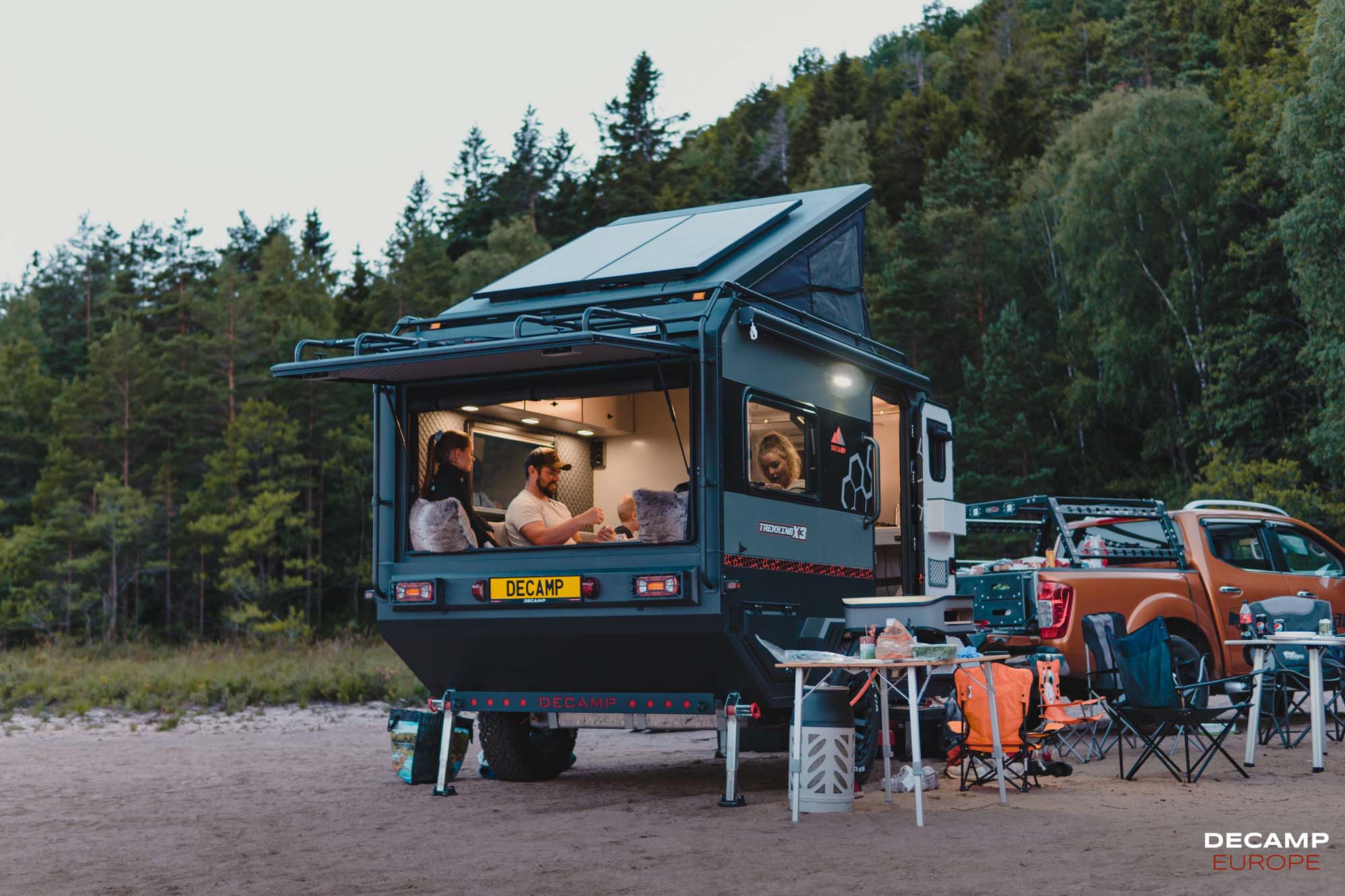 DECAMP X3 è una roulotte compatta per 3-6 persone da Allroad Campers