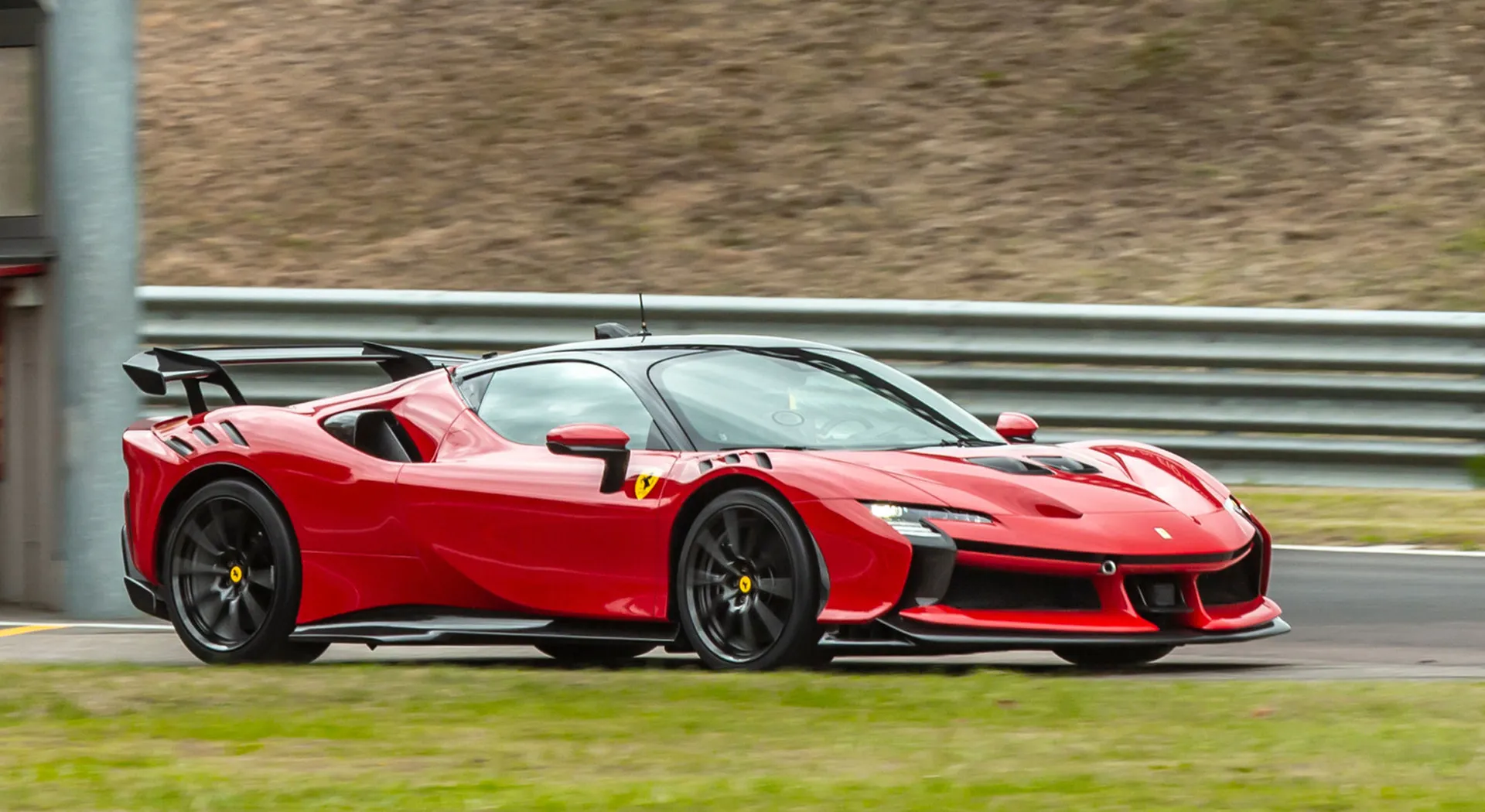 La Ferrari SF90 XX batte il record di velocità delle stradali a Fiorano