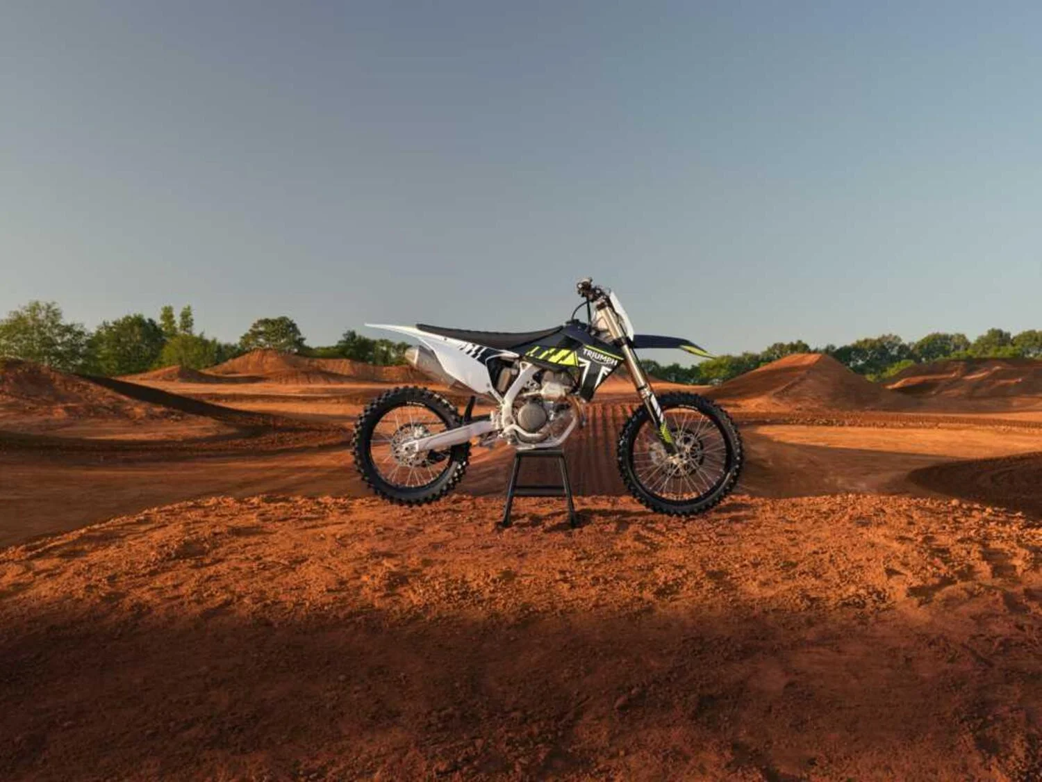 Triumph TF 250-X è la prima moto da motocross del brand